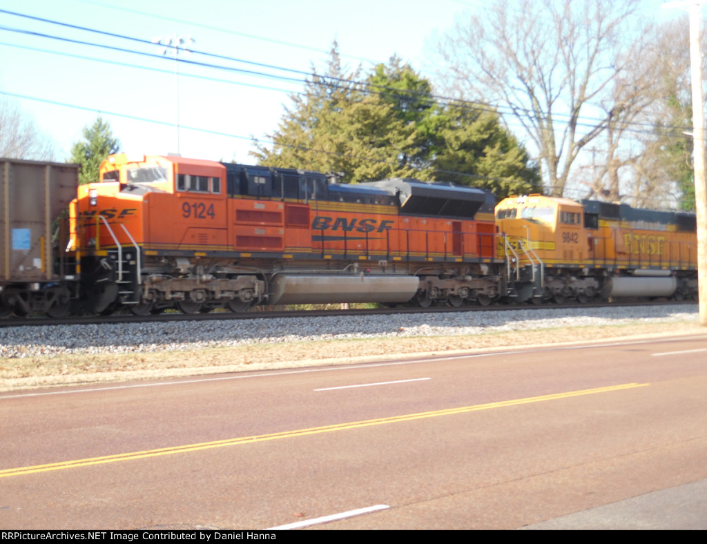 BNSF 9124 & 9842